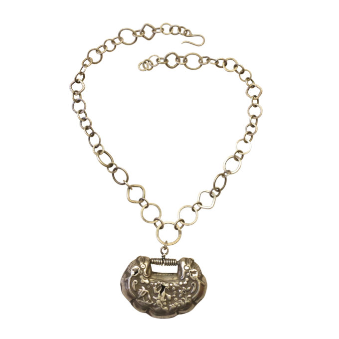 Chinese Locket – Jewels